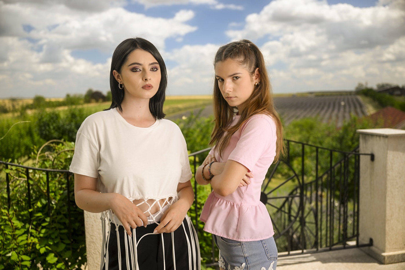 Două actriţe aflate la început de drum se alătură distribuţiei ...