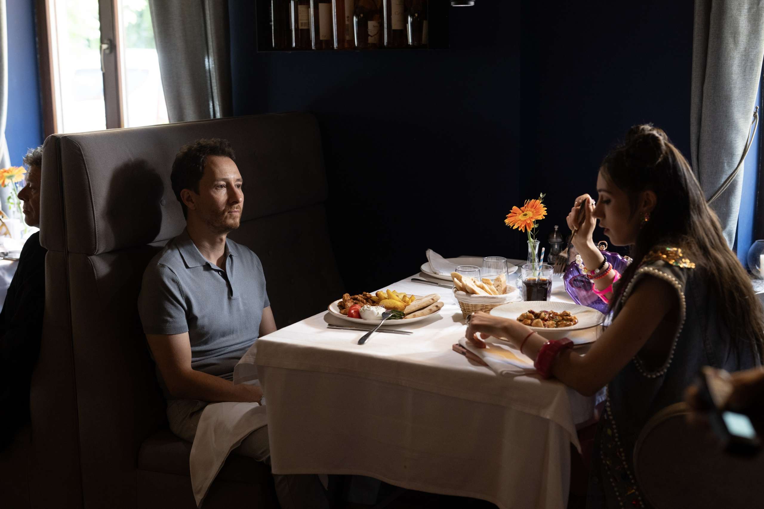 Scara B, episod nou la Pro TV. Vecinii de la Scara B vor fi nevoiți să abordeze conversații ...