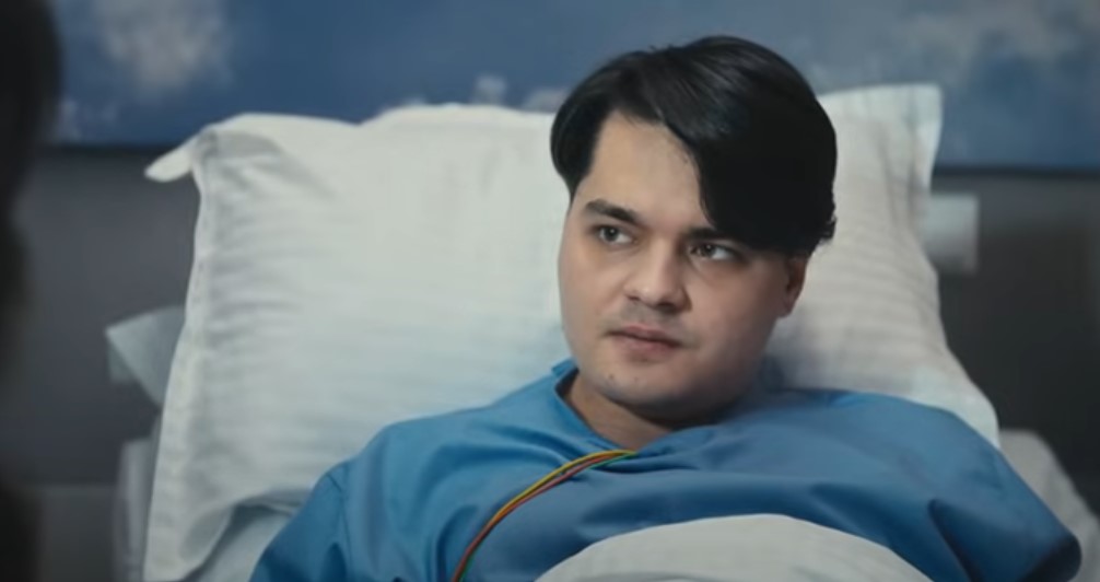 Selly se pregătește de lansarea filmului Buzz House: The Movie 2. Când ...