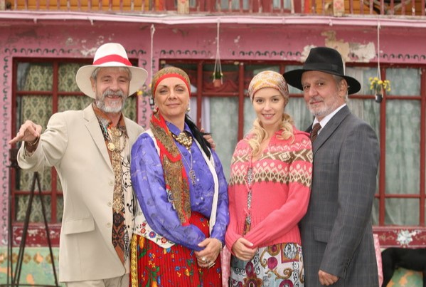 Serialul Regina revine pe Voyo într-o nouă versiune. Imaginea și ...