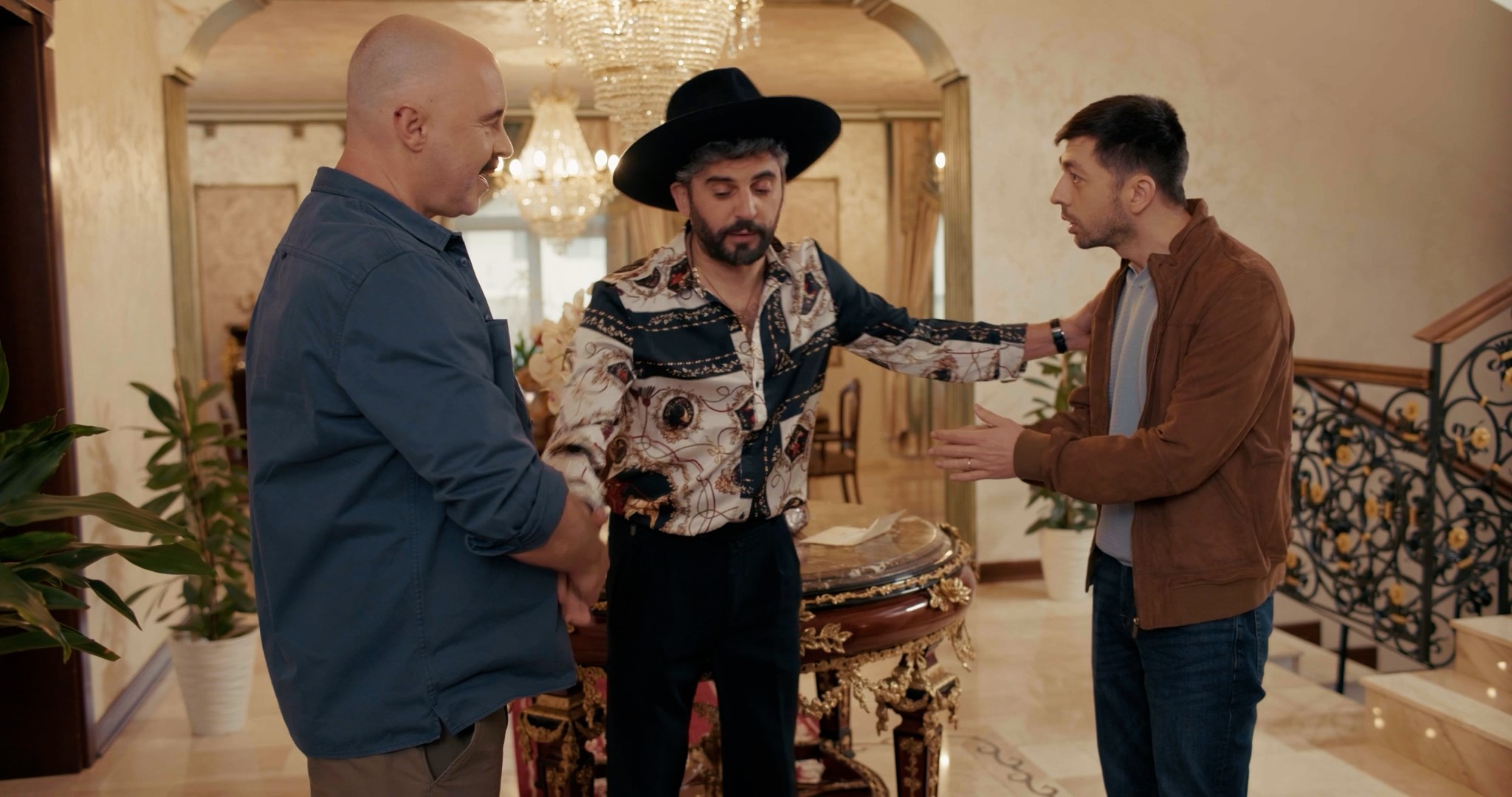 Trailerul comediei Vecina aduce pe ecran coșmarul trăit de Mircea Bravo - Pagina de seriale